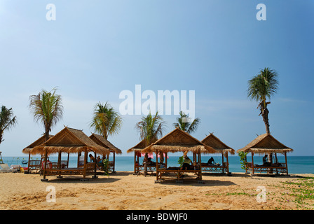 Thai massage, Patong beach, Phuket, Thailand Stock Photo - Alamy