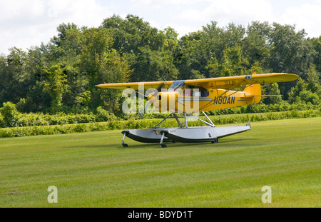 Piper Super Cub on Floats docked at the Sky Lark Shores Resort dock ...