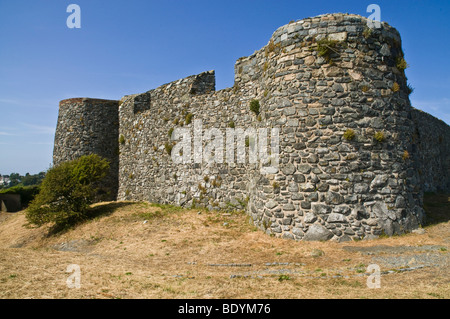 dh Vale Castle ST SAMPSON GUERNSEY Castle walls and entrance gate Stock ...
