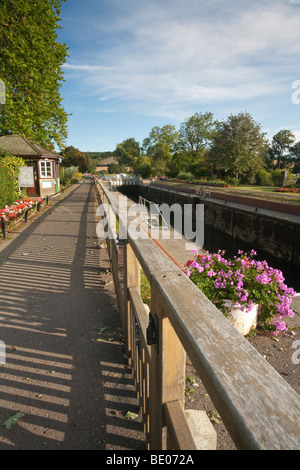 Boats on the River Thames at Mapledurham Lock near Reading, Berkshire ...