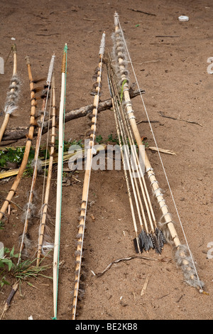 Hadzabe hunter with bow and arrows, Tanzania, Lake Eyasi, Serengeti ...