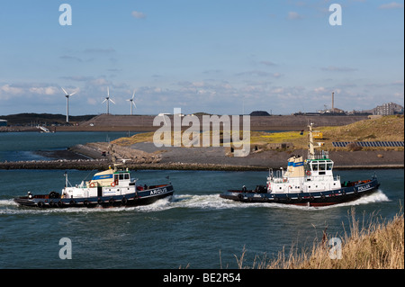 Tug boat in action in IJmuiden the Netherlands Europe Stock Photo - Alamy