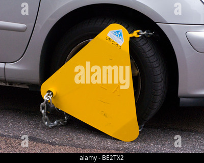 DVLA Wheel Clamp Stock Photo: 72577061 - Alamy