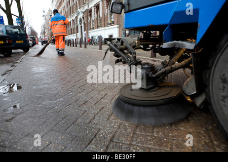 Street cleaners at work in Amsterdam Stock Photo - Alamy