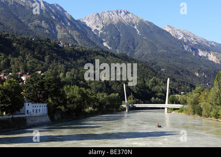 Inn Fluss Innsbruck, Tirol, Österreich // Inn River Innsbruck, Tyrol ...
