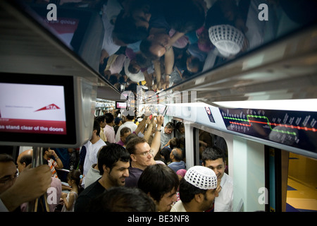 rush hour commuters dubai metro train overcrowding Stock Photo - Alamy
