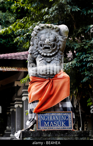 Balinese statue at Goa Lawah (bat cave) temple Stock Photo - Alamy