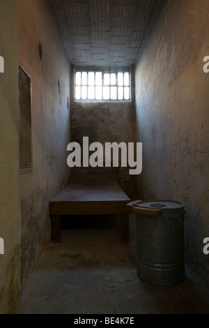 View into a solitary cell of the correctional facility Aichach, Germany ...