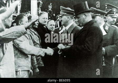 Launch of the 'Bismarck' Stock Photo - Alamy