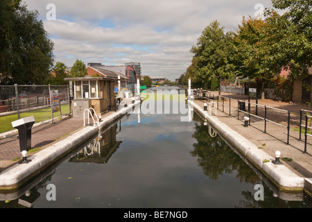 Old Ford Lock, Regents Canal, Tower Hamlets, London, England, UK Stock ...