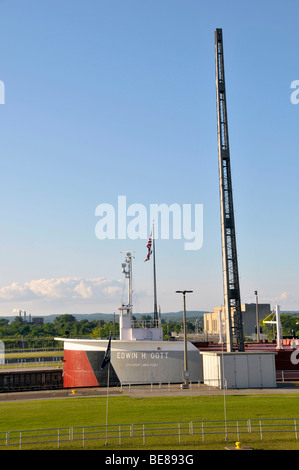 Great Lakes Freighter Edwin Gott enters Soo Locks Sault Ste. Marie ...