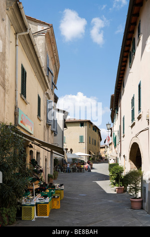 Traditional house of Tuscan architecture. Castellina in Chianti, Siena ...