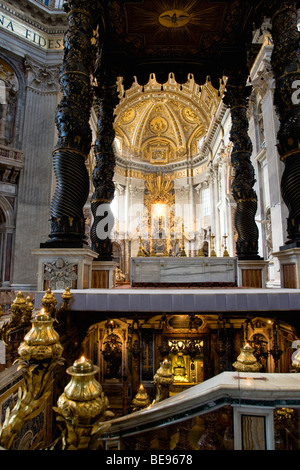 The Throne of St Peter in Glory in St Peter's Basilica, Vatican City ...