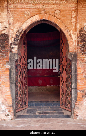 Qadam Rasul Mosque in Gour in Bengal State in India Stock Photo - Alamy