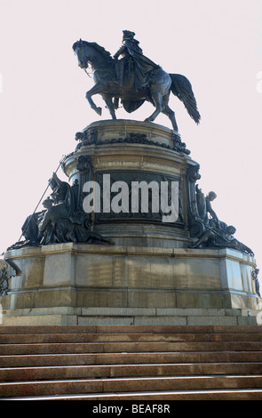 Equestrian statue of George Washington at Eakins Oval, dedicated in ...