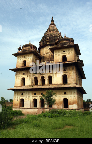 temple in orcha india Stock Photo - Alamy