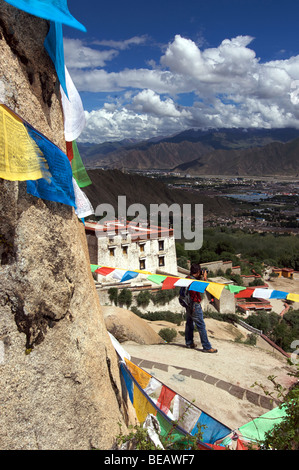 Photographer pointing towards his camera Stock Photo - Alamy