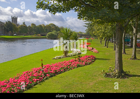 Musselburgh, River Esk flowing to River Forth, Eskside Gardens ...