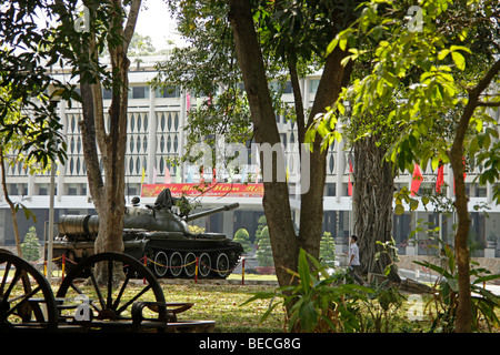 Tank in front of the Reunification Palace in Ho Chi Minh City, Vietnam ...