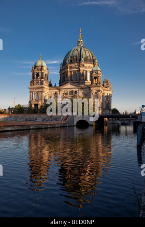 Berlin Cathedral with river Spree in evening glow, Berlin-Mitte ...