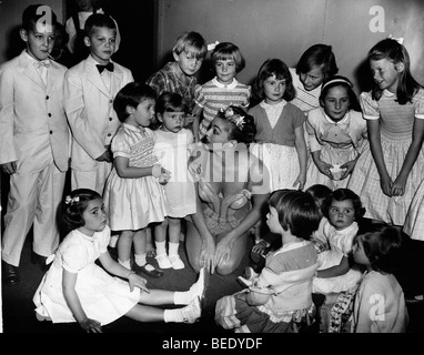 Actress Esther Williams talking with her kids after the Aqua Show Stock ...