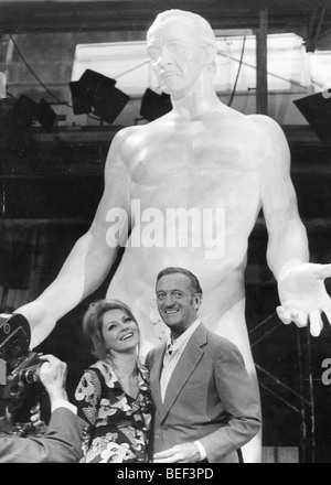THE STATUE, Virna Lisi, (with statue of David Niven), 1971 Stock Photo ...