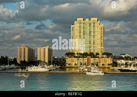 Miami skyline at sunset from a departing cruise ship Stock Photo - Alamy