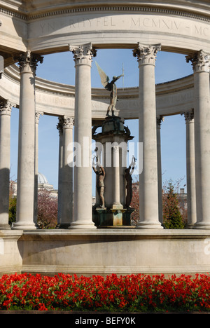 The Cenotaph in Cathays Park, Cardiff Stock Photo - Alamy