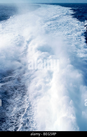 Wake of a catamaran boat Stock Photo - Alamy
