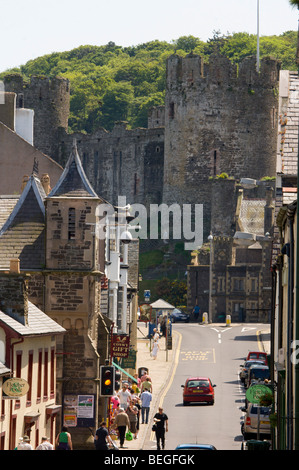 UK, Wales, Gwynedd, Conwy (Conway), town centre, C16th Plas Mawr ...