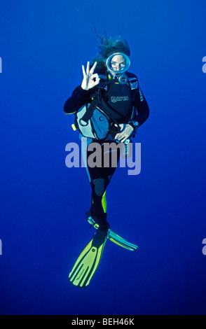 Underwater Sign Language O.K Signal Stock Photo - Alamy
