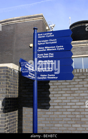 Bi Lingual English Welsh Street Signs Stock Photo - Alamy