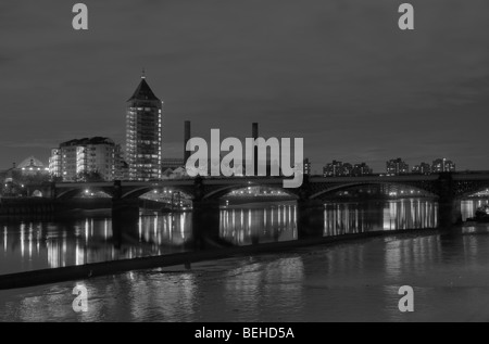 Chelsea railway bridge Stock Photo - Alamy