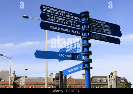 Road signpost with Welsh place names in Aberglaslyn Gorge Near Stock ...