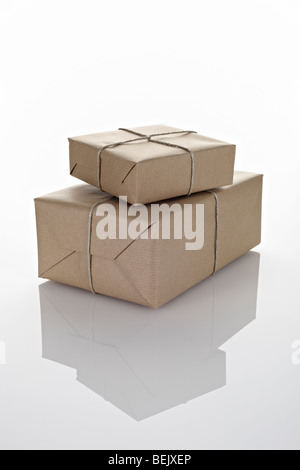 parcel box with kraft paper, close up Stock Photo - Alamy