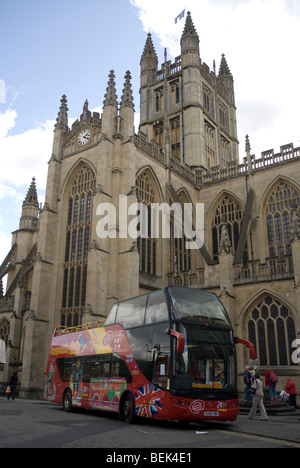 A Bath sightseeing bus waiting for passengers outside Bath Abbey,BATH ...