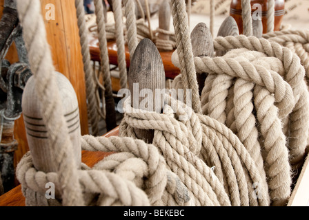 Ropes on sailing ship Stock Photo - Alamy