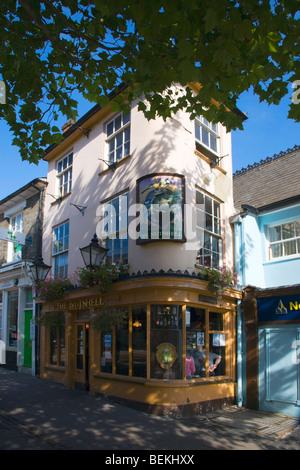 The Nutshell pub in Bury St Edmunds, the smallest pub in the UK Stock ...