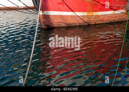 water ripples reflections in boat marina Stock Photo - Alamy