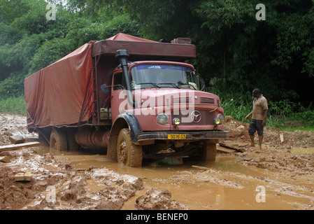 Vehicles stuck in deep mud - the onset of the rainy season deteriorates ...