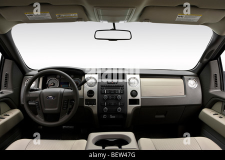 2010 Ford F-150 XLT in Gray - Dashboard, center console, gear shifter ...