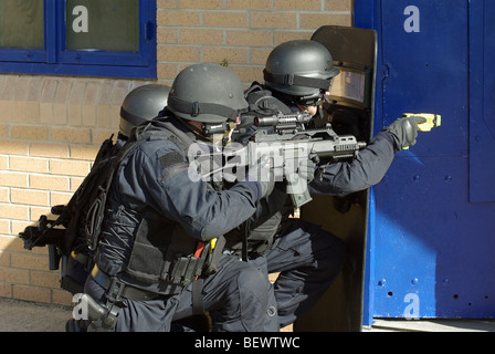 Police Firearms team enter building Stock Photo - Alamy