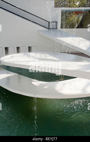 The Lubetkin Penguin Pool, London Zoo, London Stock Photo - Alamy