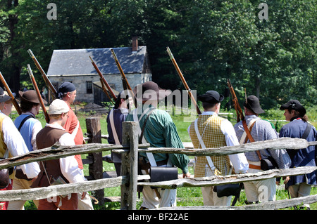 Minutemen - costumed American Revolutionary War (1770's) era re ...