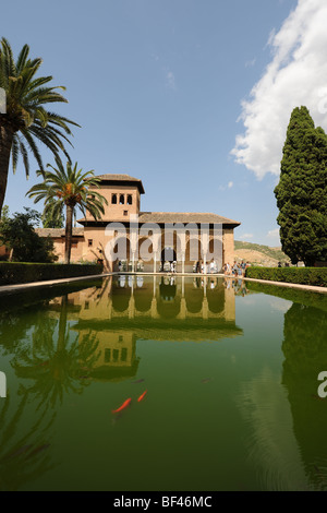 Torre de las Damas. Gardens, Alberca & fountains. El Partal, Nazaries ...