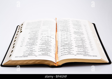 the open bible Stock Photo - Alamy