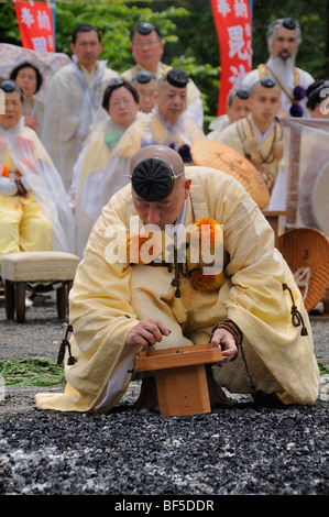 Priest wearing traditional Japanese garb at the Kiyomizudera Temple in ...