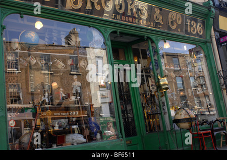 Brooks & Co Antique Shop, Dublin, Ireland Stock Photo - Alamy
