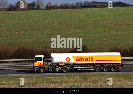 A Shell articulated fuel tanker lorry travelling along the Kingsway ...
