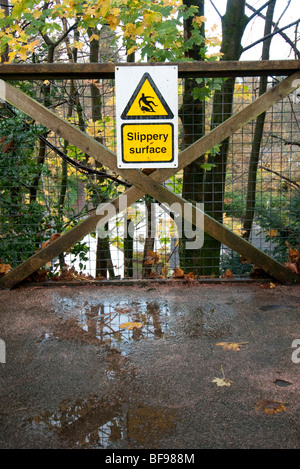 warning sign slippery ground Stock Photo: 21726576 - Alamy